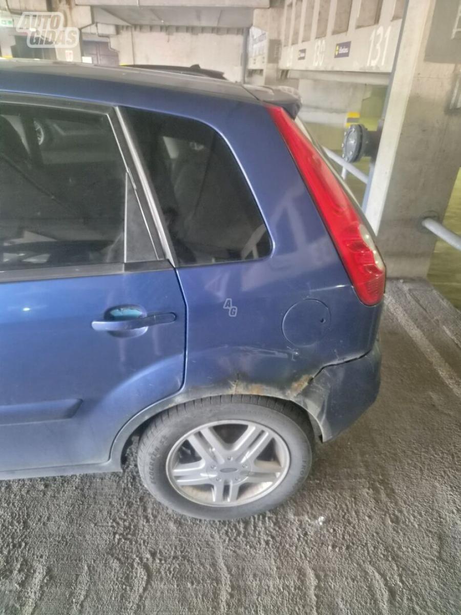 Ford Fiesta 2007 Viļņa, ar dzinēja tilpumu 1.20 L un nobraukumu 210 tūkst. km par 400 €, foto 5 vietnē AUTOMOTO.COM.LV