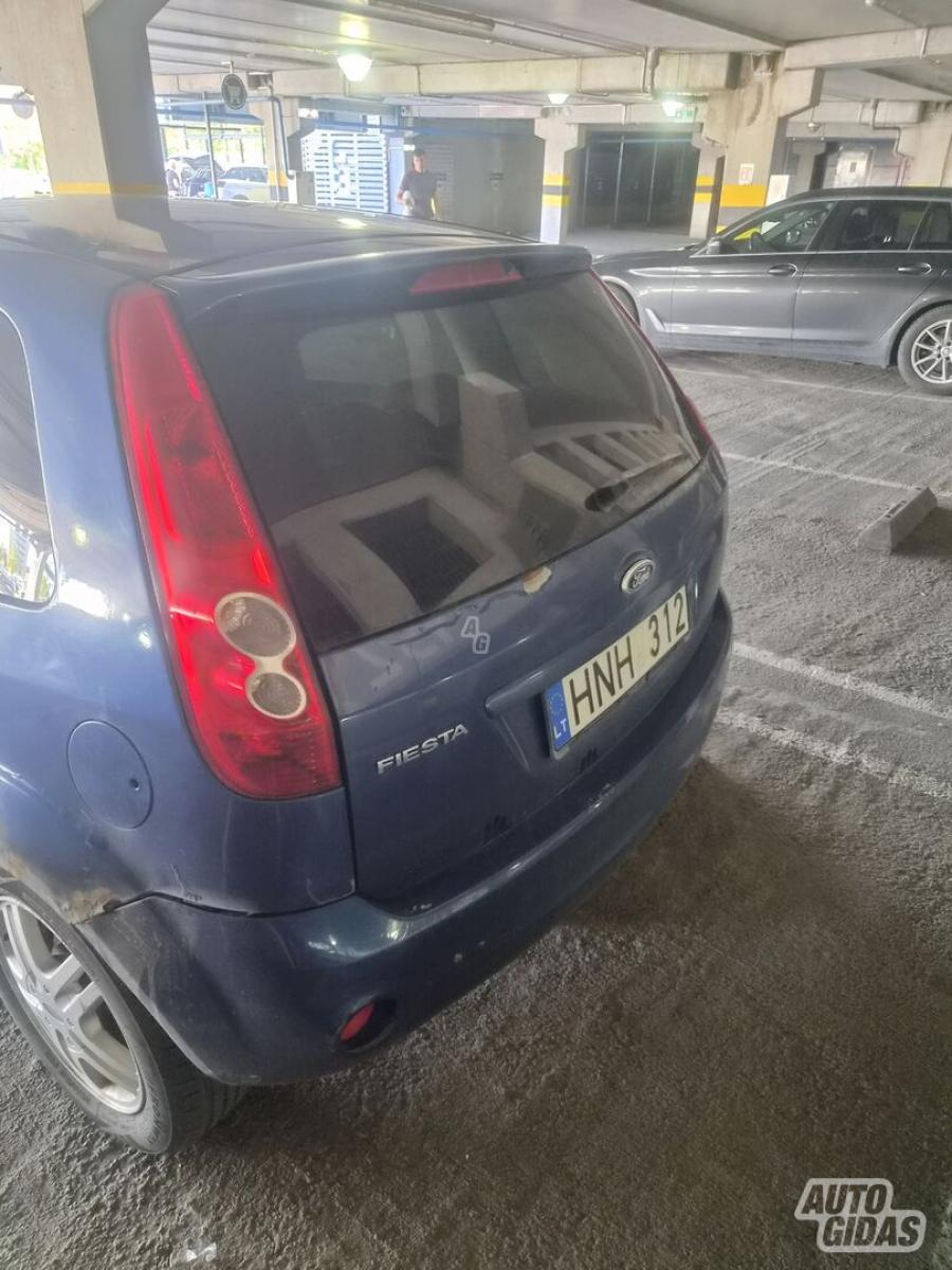 Ford Fiesta 2007 Viļņa, ar dzinēja tilpumu 1.20 L un nobraukumu 210 tūkst. km par 400 €, foto 6 vietnē AUTOMOTO.COM.LV