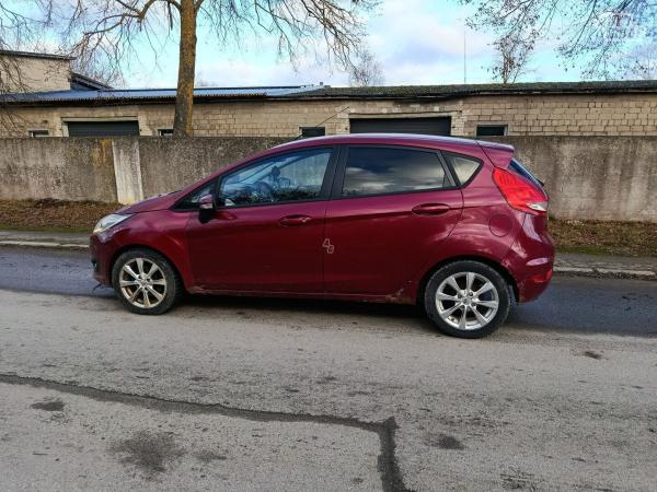 Ford Fiesta 2009 in Joniskis, with an engine capacity of 1.60 L and mileage of 280 thousand km for 950 €, photo 4 on AUTOMOTO.COM.LV