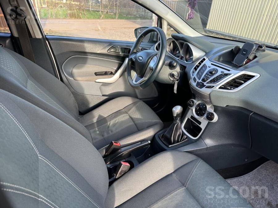 Ford Fiesta 2009 in Rezekne, with an engine capacity of 1.60 L and mileage of 218 thousand km for 1750 €, photo 9 on AUTOMOTO.COM.LV