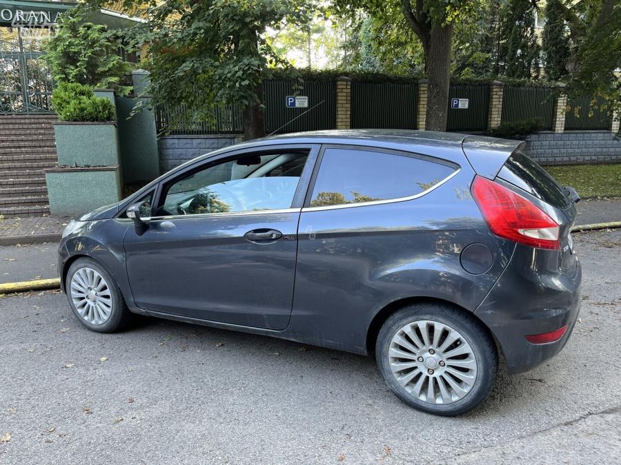 Ford Fiesta 2009 in Kaunas, with an engine capacity of 1.40 L and mileage of 266 thousand km for 700 €, photo 5 on AUTOMOTO.COM.LV
