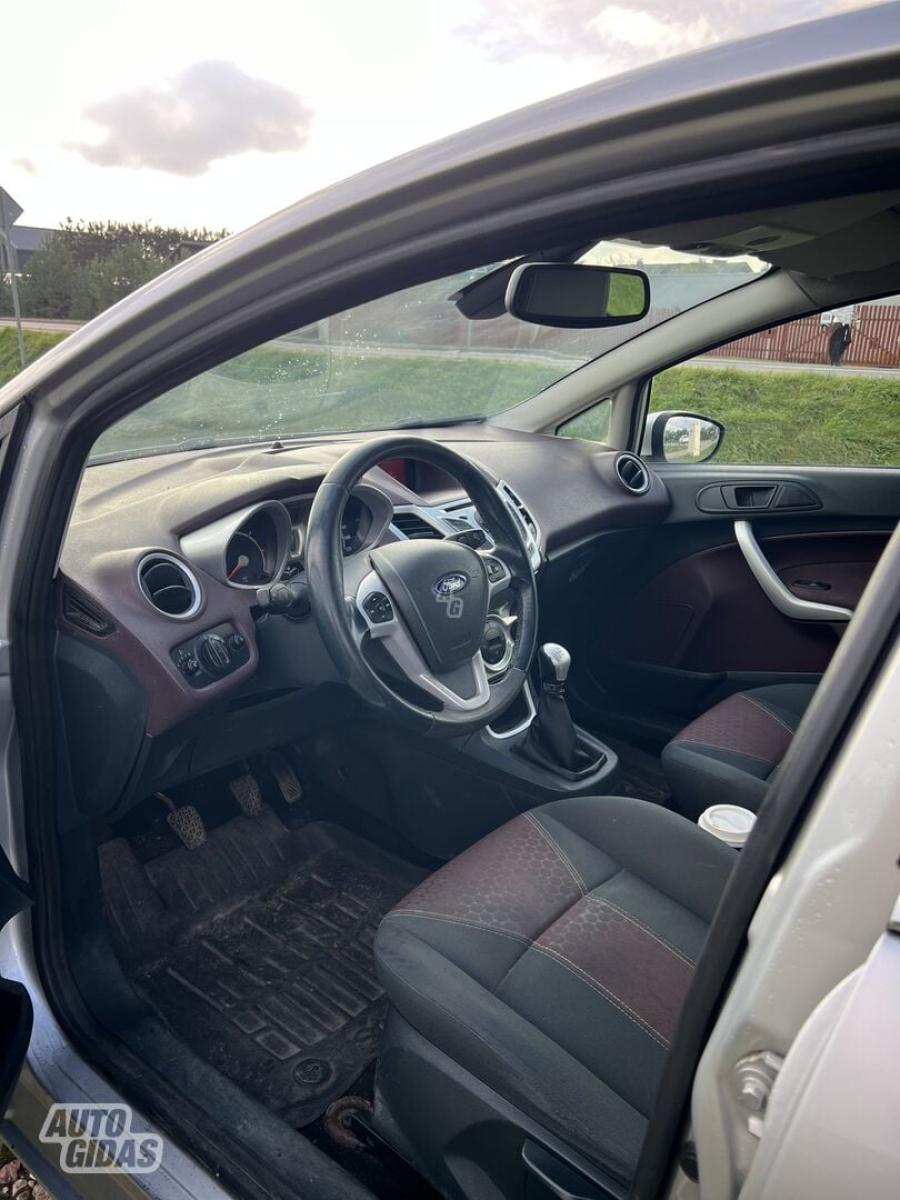 Ford Fiesta 2009 in Vilnius, with an engine capacity of 1.60 L and mileage of 236 thousand km for 1500 €, photo 8 on AUTOMOTO.COM.LV