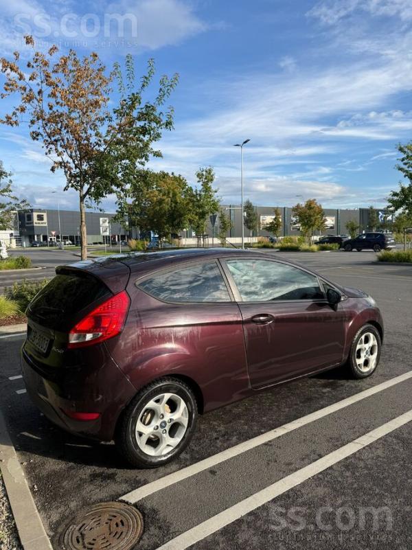 Ford Fiesta 2010 Rīga, ar dzinēja tilpumu 1.60 L un nobraukumu 230 tūkst. km par 3800 €, foto 4 vietnē AUTOMOTO.COM.LV