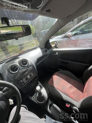 Oranžs Ford Fiesta 2007 Rīga, ar dzinēja tilpumu 1.40 L un nobraukumu 157 tūkst. km par 1100 €, foto 4 vietnē AUTOMOTO.COM.LV