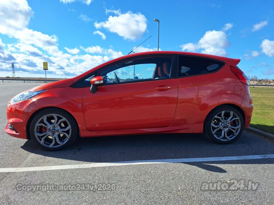 Orange Ford Fiesta 2016 in Tallinn, with an engine capacity of 1.60 L and mileage of 54 thousand km for 13900 €, photo 4 on AUTOMOTO.COM.LV