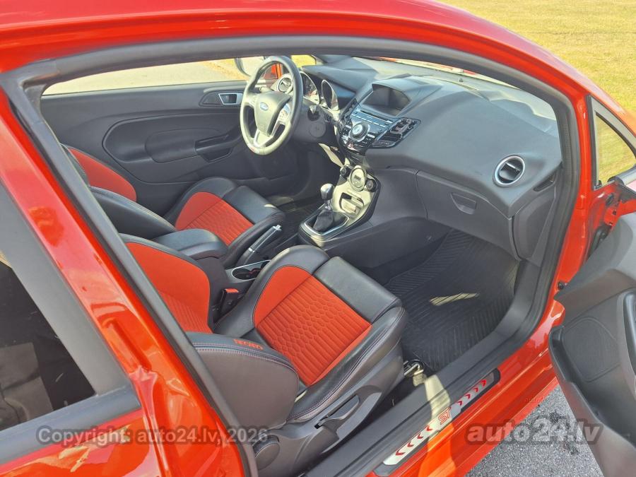 Orange Ford Fiesta 2016 in Tallinn, with an engine capacity of 1.60 L and mileage of 54 thousand km for 13900 €, photo 8 on AUTOMOTO.COM.LV