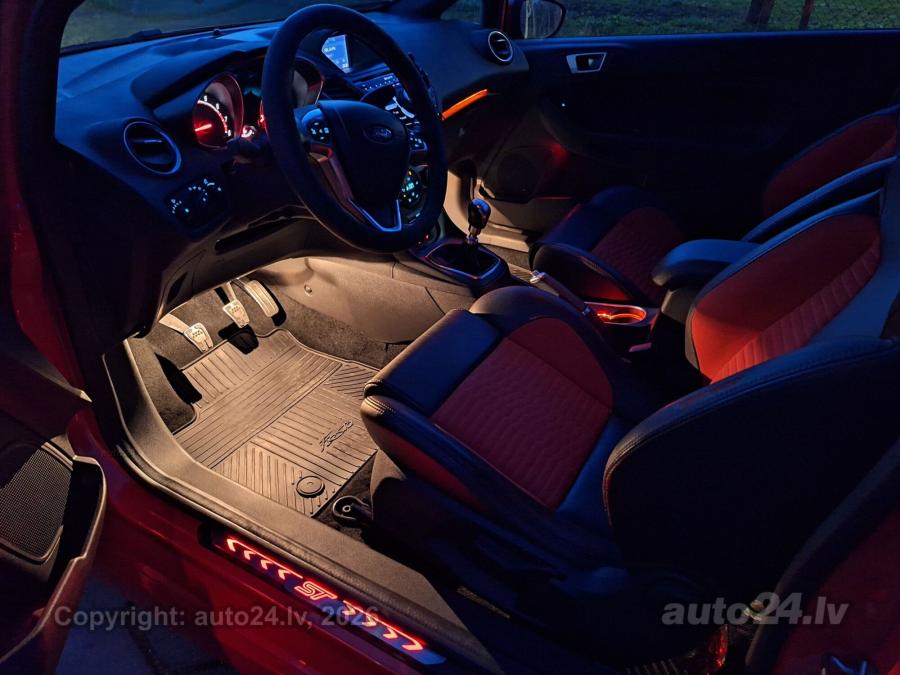 Orange Ford Fiesta 2016 in Tallinn, with an engine capacity of 1.60 L and mileage of 54 thousand km for 13900 €, photo 9 on AUTOMOTO.COM.LV