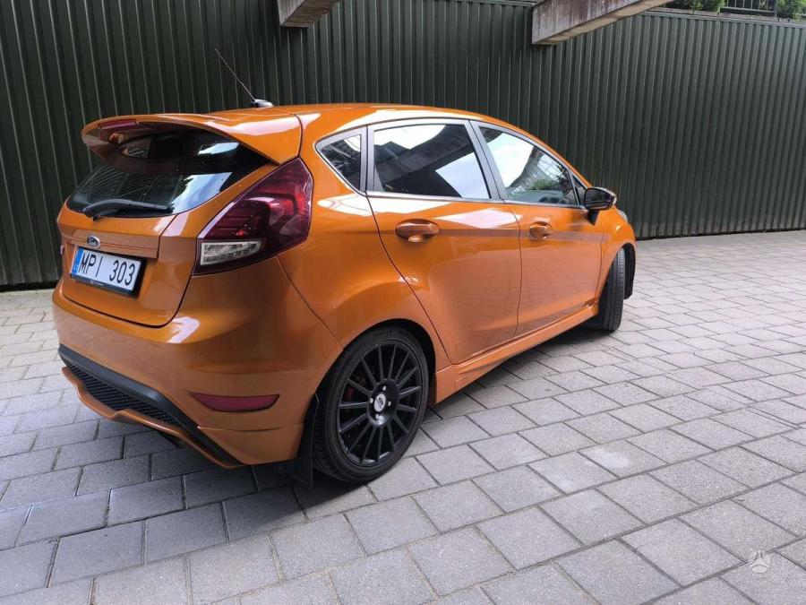 Oranžs Ford Fiesta 2017 Viļņa, ar dzinēja tilpumu 1.60 L un nobraukumu 150 tūkst. km par 8500 €, foto 5 vietnē AUTOMOTO.COM.LV