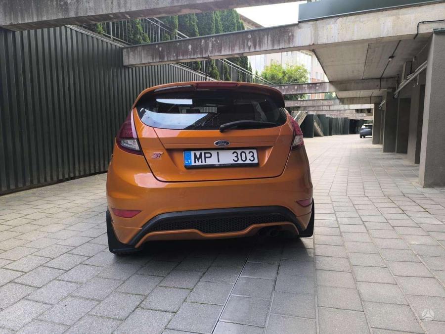 Oranžs Ford Fiesta 2017 Viļņa, ar dzinēja tilpumu 1.60 L un nobraukumu 150 tūkst. km par 8500 €, foto 6 vietnē AUTOMOTO.COM.LV