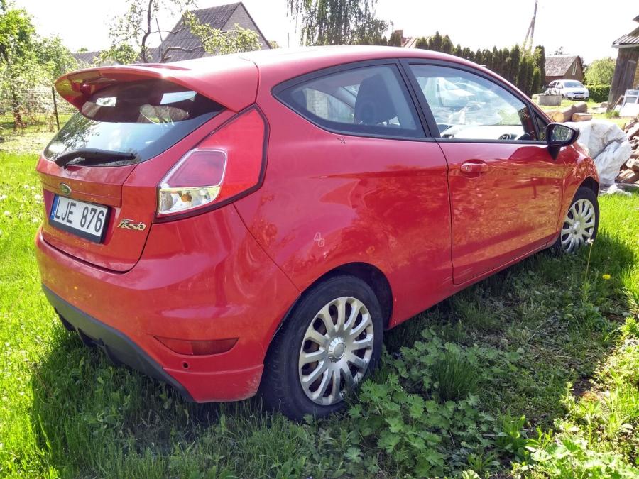 Red Ford Fiesta 2010 in Vilkaviskis, with an engine capacity of 1.40 L and mileage of 221 thousand km for 1950 €, photo 6 on AUTOMOTO.COM.LV