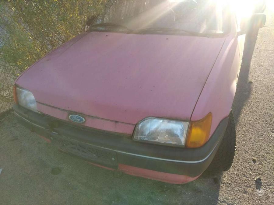 Red Ford Fiesta 1991 in Panevezys, with an engine capacity of 1.12 L and mileage of 222 thousand km for 265 €, photo 1 on AUTOMOTO.COM.LV