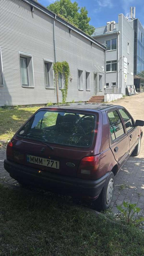 Red Ford Fiesta 1993 in Vilnius, with an engine capacity of 0.00 L and mileage of 13 thousand km for 400 €, photo 2 on AUTOMOTO.COM.LV