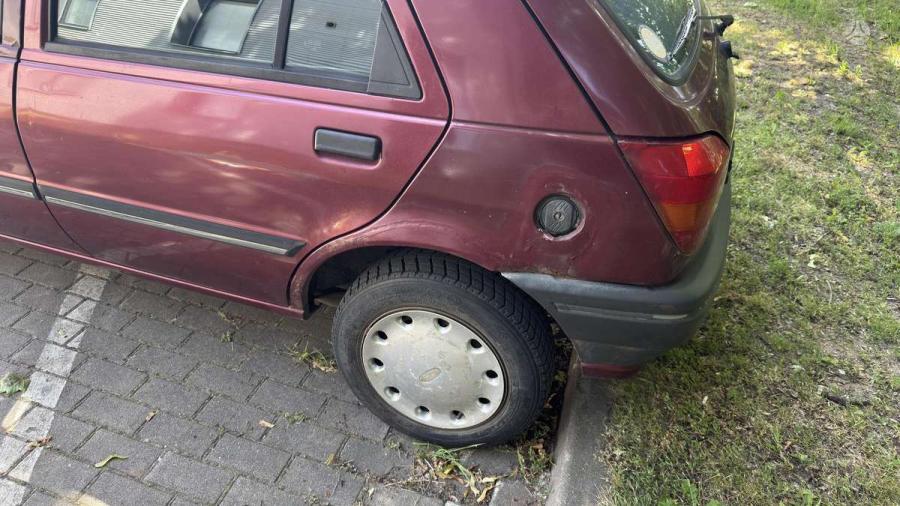 Red Ford Fiesta 1993 in Vilnius, with an engine capacity of 0.00 L and mileage of 13 thousand km for 400 €, photo 13 on AUTOMOTO.COM.LV