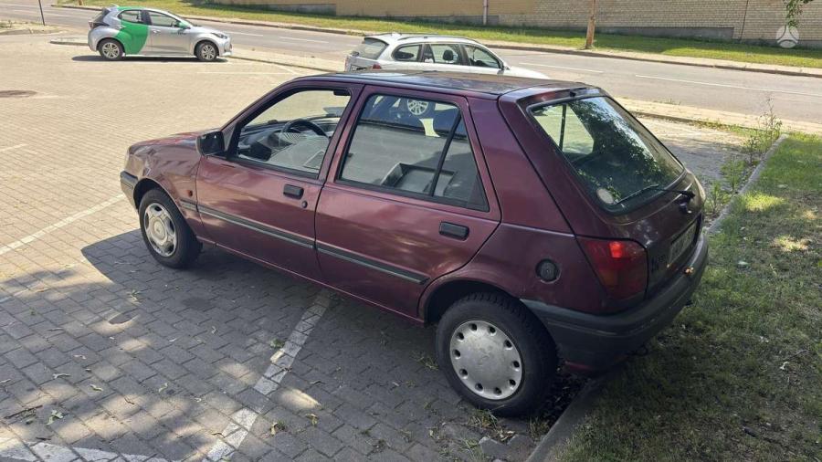 Red Ford Fiesta 1993 in Vilnius, with an engine capacity of 0.00 L and mileage of 13 thousand km for 400 €, photo 14 on AUTOMOTO.COM.LV