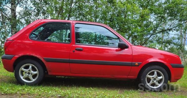 Red Ford Fiesta 2000 in Jelgava, with an engine capacity of 1.30 L and mileage of 132 thousand km for 500 €, photo 1 on AUTOMOTO.COM.LV