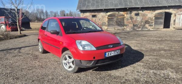 Red Ford Fiesta 2003 in Preili, with an engine capacity of 1.30 L and mileage of 157 thousand km for 1200 €, photo 1 on AUTOMOTO.COM.LV