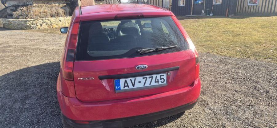 Red Ford Fiesta 2003 in Preili, with an engine capacity of 1.30 L and mileage of 157 thousand km for 1200 €, photo 5 on AUTOMOTO.COM.LV