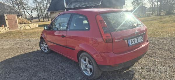 Red Ford Fiesta 2003 in Preili, with an engine capacity of 1.30 L and mileage of 157 thousand km for 1200 €, photo 3 on AUTOMOTO.COM.LV