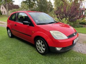 Red Ford Fiesta 2003 in Riga, with an engine capacity of 1.40 L and mileage of 339 thousand km for 1000 €, photo  on AUTOMOTO.COM.LV