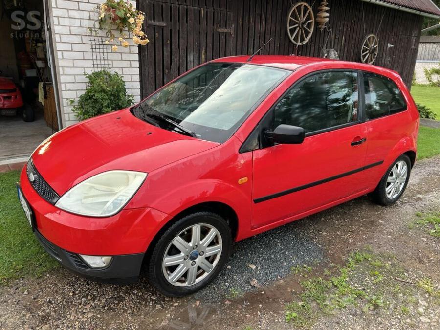 Red Ford Fiesta 2003 in Riga, with an engine capacity of 1.40 L and mileage of 339 thousand km for 1000 €, photo 3 on AUTOMOTO.COM.LV