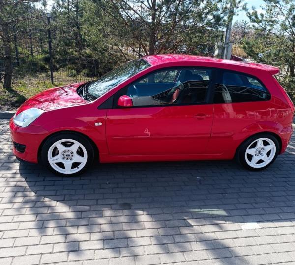 Red Ford Fiesta 2005 in Kaunas, with an engine capacity of 2.00 L and mileage of 215 thousand km for 3500 €, photo 2 on AUTOMOTO.COM.LV