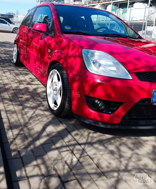 Red Ford Fiesta 2005 in Kaunas, with an engine capacity of 2.00 L and mileage of 215 thousand km for 3500 €, photo 7 on AUTOMOTO.COM.LV