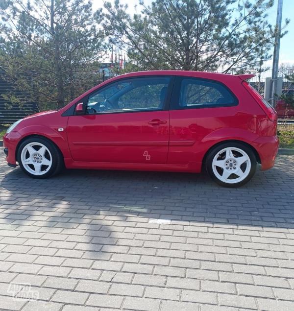 Red Ford Fiesta 2005 in Kaunas, with an engine capacity of 2.00 L and mileage of 215 thousand km for 3500 €, photo 8 on AUTOMOTO.COM.LV