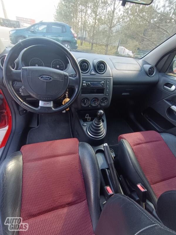 Red Ford Fiesta 2005 in Kaunas, with an engine capacity of 2.00 L and mileage of 215 thousand km for 3500 €, photo 9 on AUTOMOTO.COM.LV