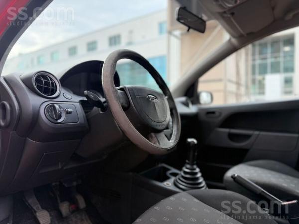 Red Ford Fiesta 2005 in Riga, with an engine capacity of 1.30 L and mileage of 0 thousand km for 2200 €, photo 7 on AUTOMOTO.COM.LV