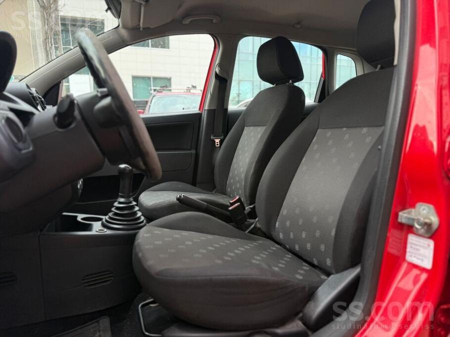 Red Ford Fiesta 2005 in Riga, with an engine capacity of 1.30 L and mileage of 0 thousand km for 2200 €, photo 9 on AUTOMOTO.COM.LV