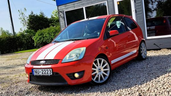Sarkans Ford Fiesta 2005 Rīga, ar dzinēja tilpumu 2.00 L un nobraukumu 186 tūkst. km par 3190 €, foto 1 vietnē AUTOMOTO.COM.LV