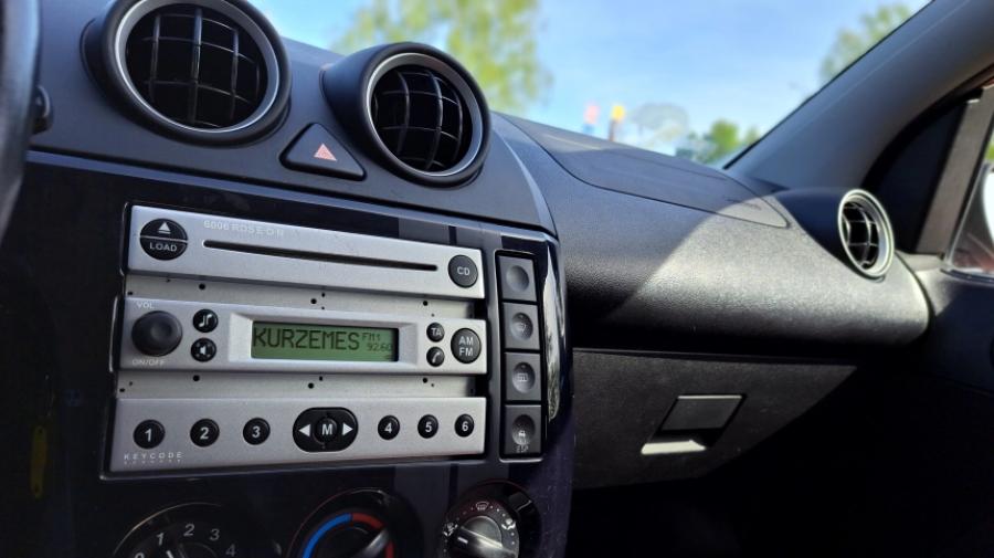 Sarkans Ford Fiesta 2005 Rīga, ar dzinēja tilpumu 2.00 L un nobraukumu 186 tūkst. km par 3190 €, foto 5 vietnē AUTOMOTO.COM.LV