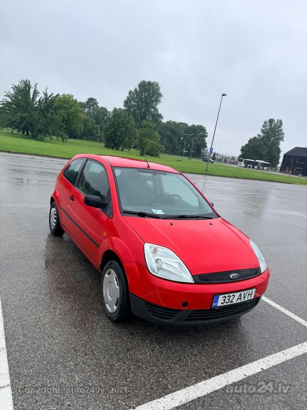 Sarkans Ford Fiesta 2005 Tallina, ar dzinēja tilpumu 1.30 L un nobraukumu 336 tūkst. km par 750 €, foto 2 vietnē AUTOMOTO.COM.LV