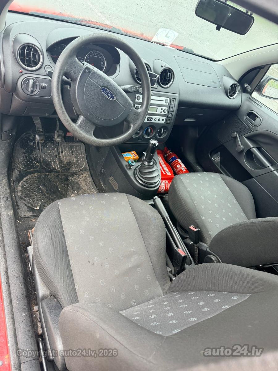 Sarkans Ford Fiesta 2005 Tallina, ar dzinēja tilpumu 1.30 L un nobraukumu 336 tūkst. km par 750 €, foto 6 vietnē AUTOMOTO.COM.LV