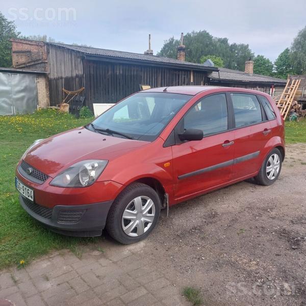 Red Ford Fiesta 2006 in Riga, with an engine capacity of 1.30 L and mileage of 186 thousand km for 1199 €, photo 1 on AUTOMOTO.COM.LV