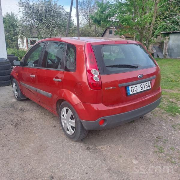 Red Ford Fiesta 2006 in Riga, with an engine capacity of 1.30 L and mileage of 186 thousand km for 1199 €, photo 3 on AUTOMOTO.COM.LV