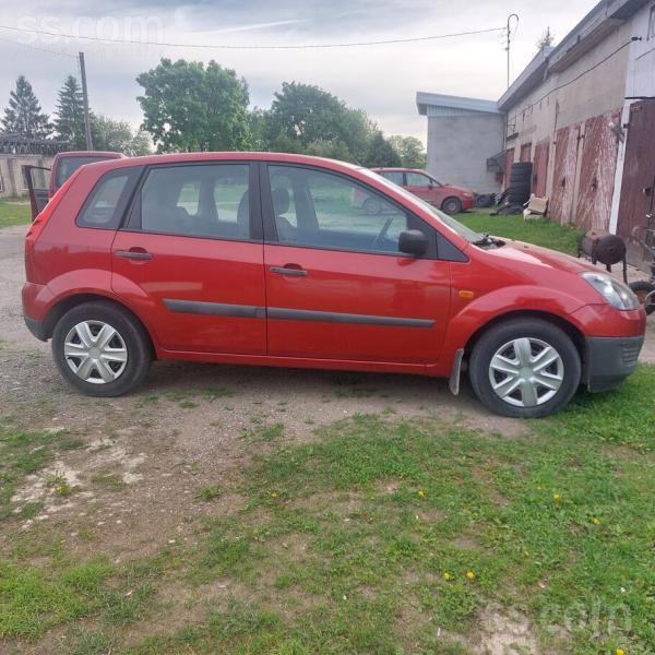 Red Ford Fiesta 2006 in Riga, with an engine capacity of 1.30 L and mileage of 186 thousand km for 1199 €, photo 5 on AUTOMOTO.COM.LV