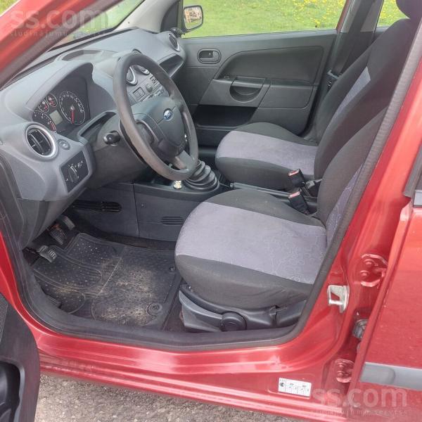 Red Ford Fiesta 2006 in Riga, with an engine capacity of 1.30 L and mileage of 186 thousand km for 1199 €, photo 7 on AUTOMOTO.COM.LV