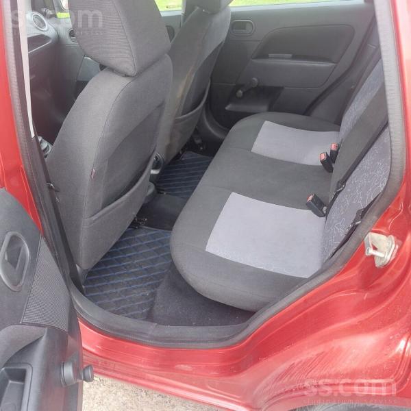 Red Ford Fiesta 2006 in Riga, with an engine capacity of 1.30 L and mileage of 186 thousand km for 1199 €, photo 8 on AUTOMOTO.COM.LV