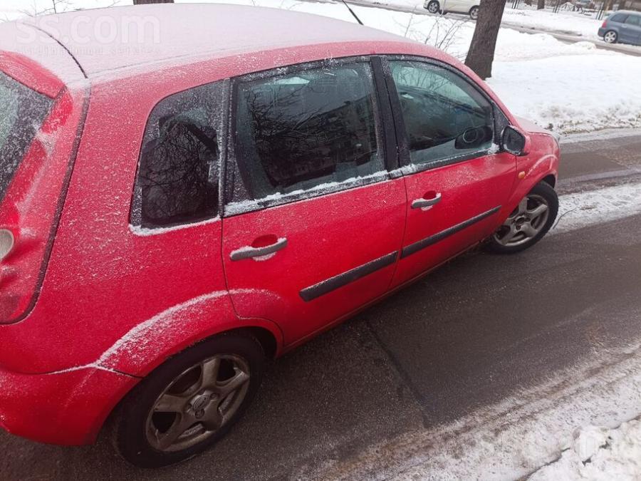 Sarkans Ford Fiesta 2006 Rīga, ar dzinēja tilpumu 1.40 L un nobraukumu 0 tūkst. km par 900 €, foto 5 vietnē AUTOMOTO.COM.LV