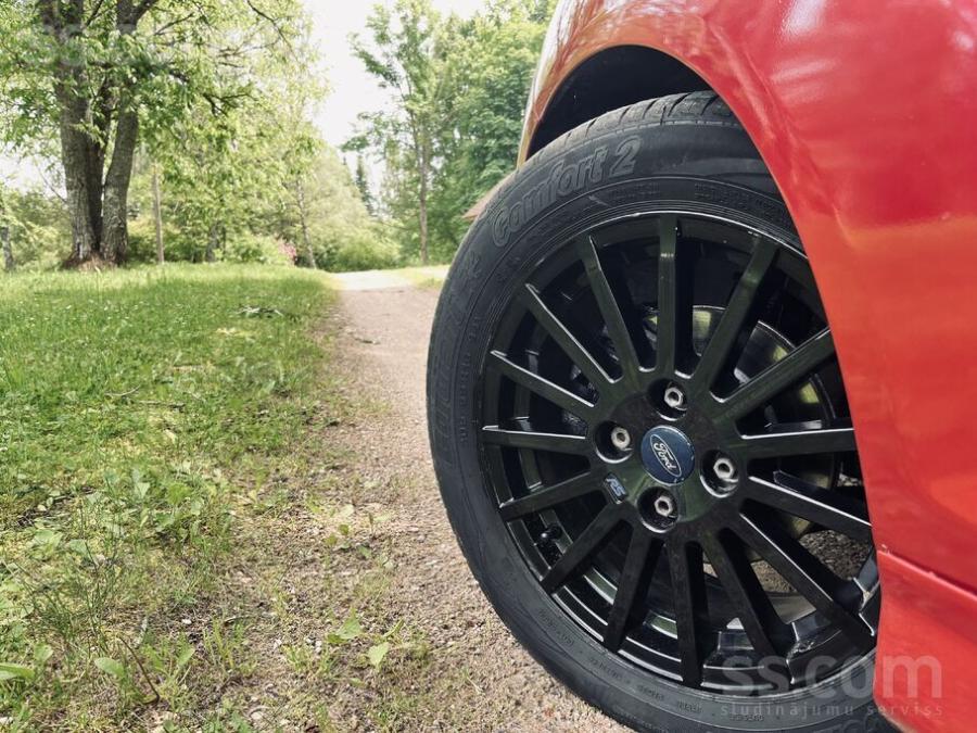 Red Ford Fiesta 2008 in Cesis, with an engine capacity of 1.20 L and mileage of 210 thousand km for 3000 €, photo 5 on AUTOMOTO.COM.LV