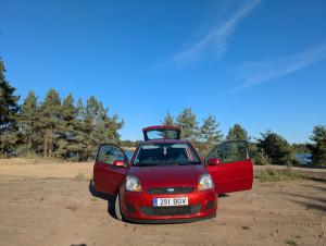Sarkans Ford Fiesta 2008 Tallina, ar dzinēja tilpumu 1.30 L un nobraukumu 109 tūkst. km par 1630 €, foto  vietnē AUTOMOTO.COM.LV