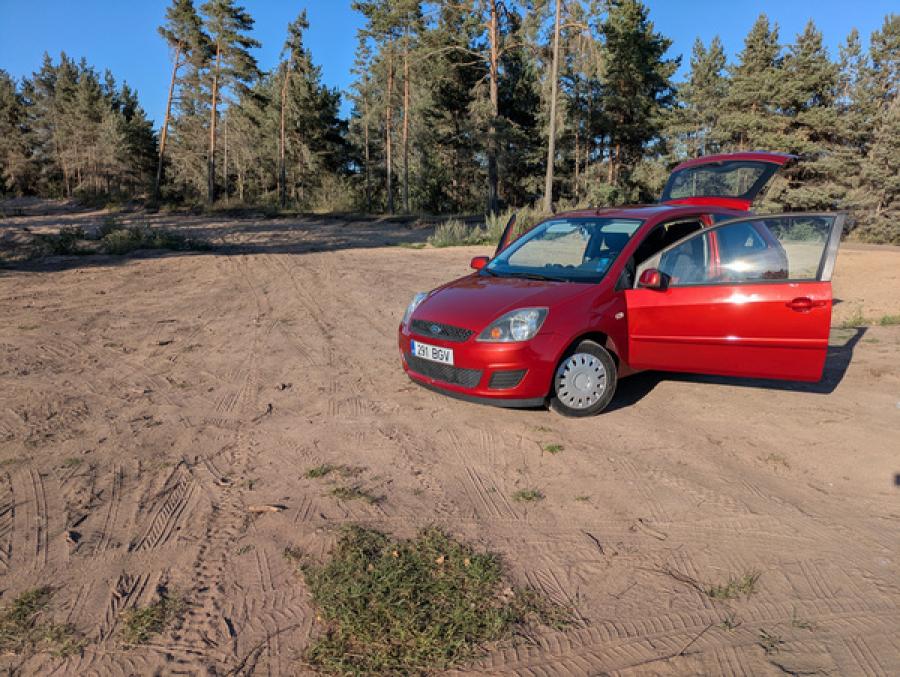 Sarkans Ford Fiesta 2008 Tallina, ar dzinēja tilpumu 1.30 L un nobraukumu 109 tūkst. km par 1630 €, foto 4 vietnē AUTOMOTO.COM.LV