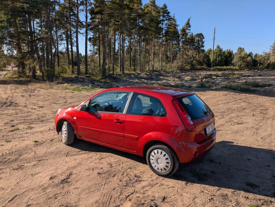 Sarkans Ford Fiesta 2008 Tallina, ar dzinēja tilpumu 1.30 L un nobraukumu 109 tūkst. km par 1630 €, foto 6 vietnē AUTOMOTO.COM.LV
