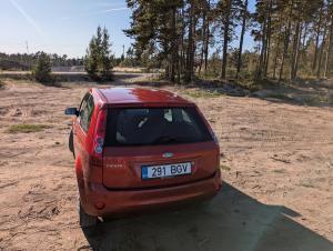 Sarkans Ford Fiesta 2008 Tallina, ar dzinēja tilpumu 1.30 L un nobraukumu 109 tūkst. km par 1630 €, foto 9 vietnē AUTOMOTO.COM.LV