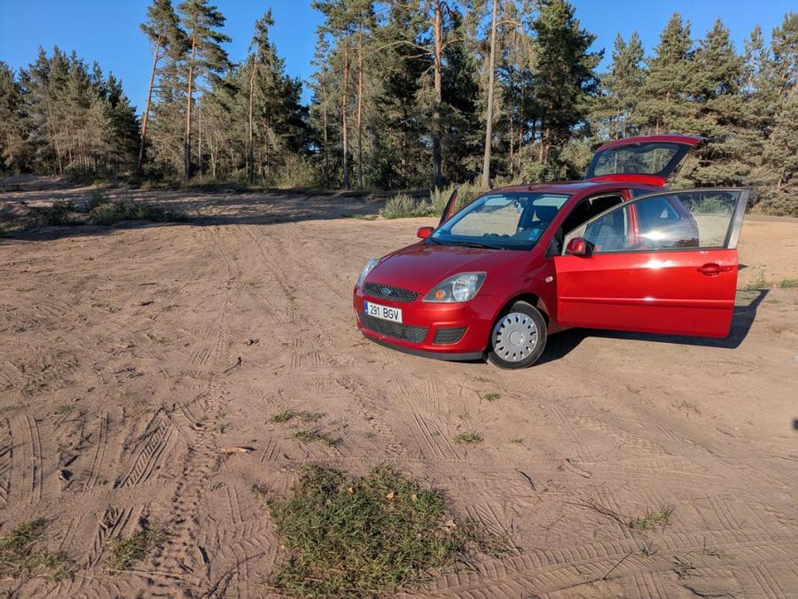 Sarkans Ford Fiesta 2008 Tallina, ar dzinēja tilpumu 1.30 L un nobraukumu 109 tūkst. km par 1630 €, foto 18 vietnē AUTOMOTO.COM.LV