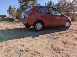 Sarkans Ford Fiesta 2008 Tallina, ar dzinēja tilpumu 1.30 L un nobraukumu 109 tūkst. km par 1630 €, foto 24 vietnē AUTOMOTO.COM.LV