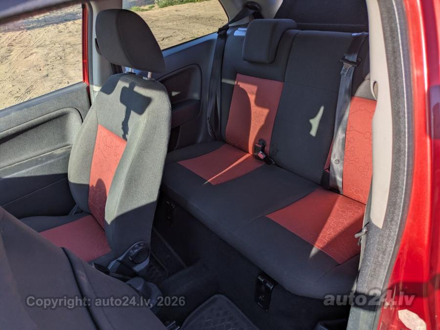 Sarkans Ford Fiesta 2008 Tallina, ar dzinēja tilpumu 1.30 L un nobraukumu 110 tūkst. km par 1630 €, foto 14 vietnē AUTOMOTO.COM.LV