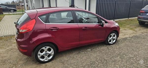 Red Ford Fiesta 2009 in Klaipeda, with an engine capacity of 1.24 L and mileage of 178 thousand km for 2100 €, photo 3 on AUTOMOTO.COM.LV