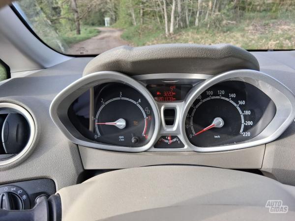 Red Ford Fiesta 2009 in Raseiniai, with an engine capacity of 1.60 L and mileage of 201 thousand km for 1700 €, photo 10 on AUTOMOTO.COM.LV